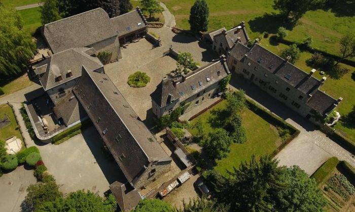 Parc de vacances Villatoile Pont-à-Lesse | Camping et gîtes au cœur des ...